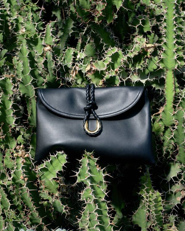 Bottega Veneta® Women's Large Andiamo in New apple candy. Shop online now.