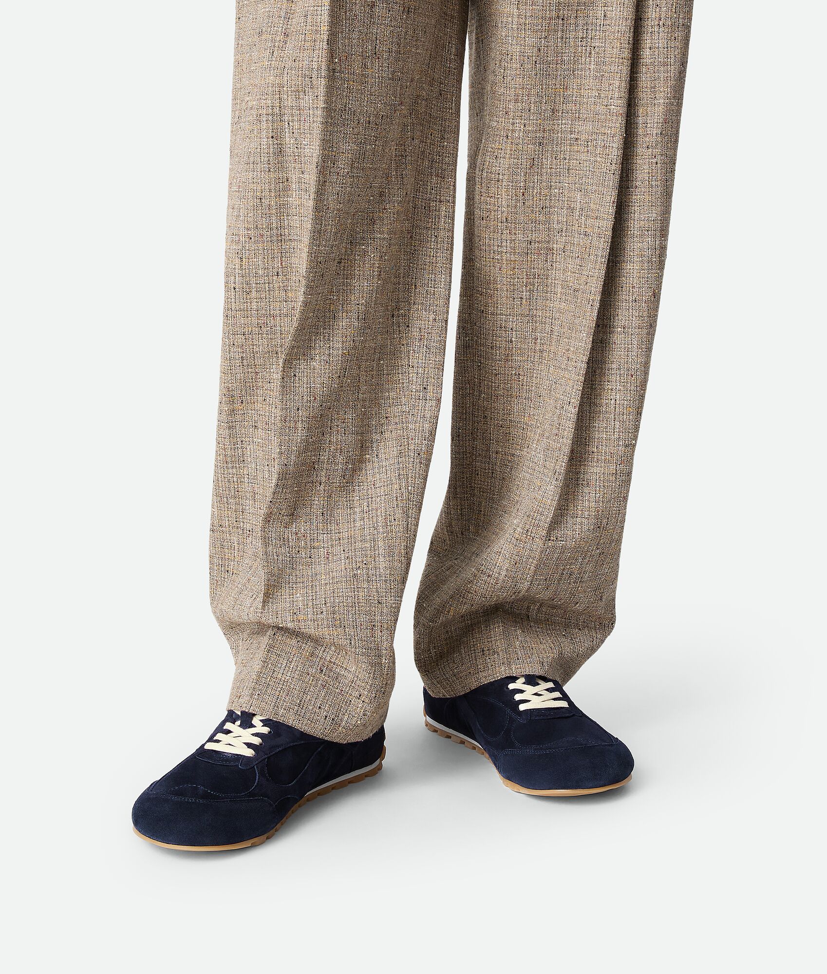 Bottega Veneta® Sneaker Orbit Flash para Hombre en Neptune. Compre en línea ahora.