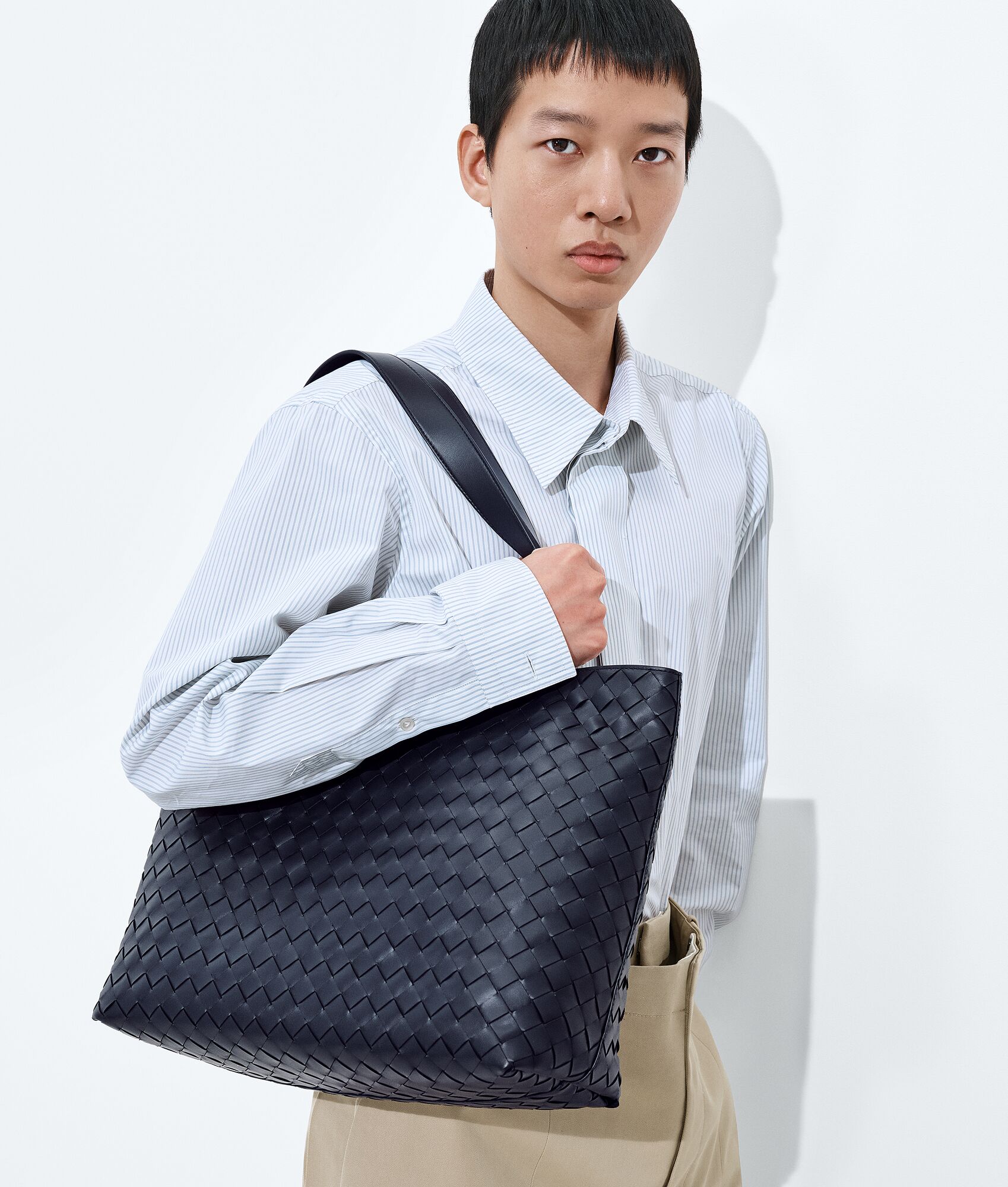 Men's Small Intrecciato Zipped Tote in Midnight | Bottega Veneta AU