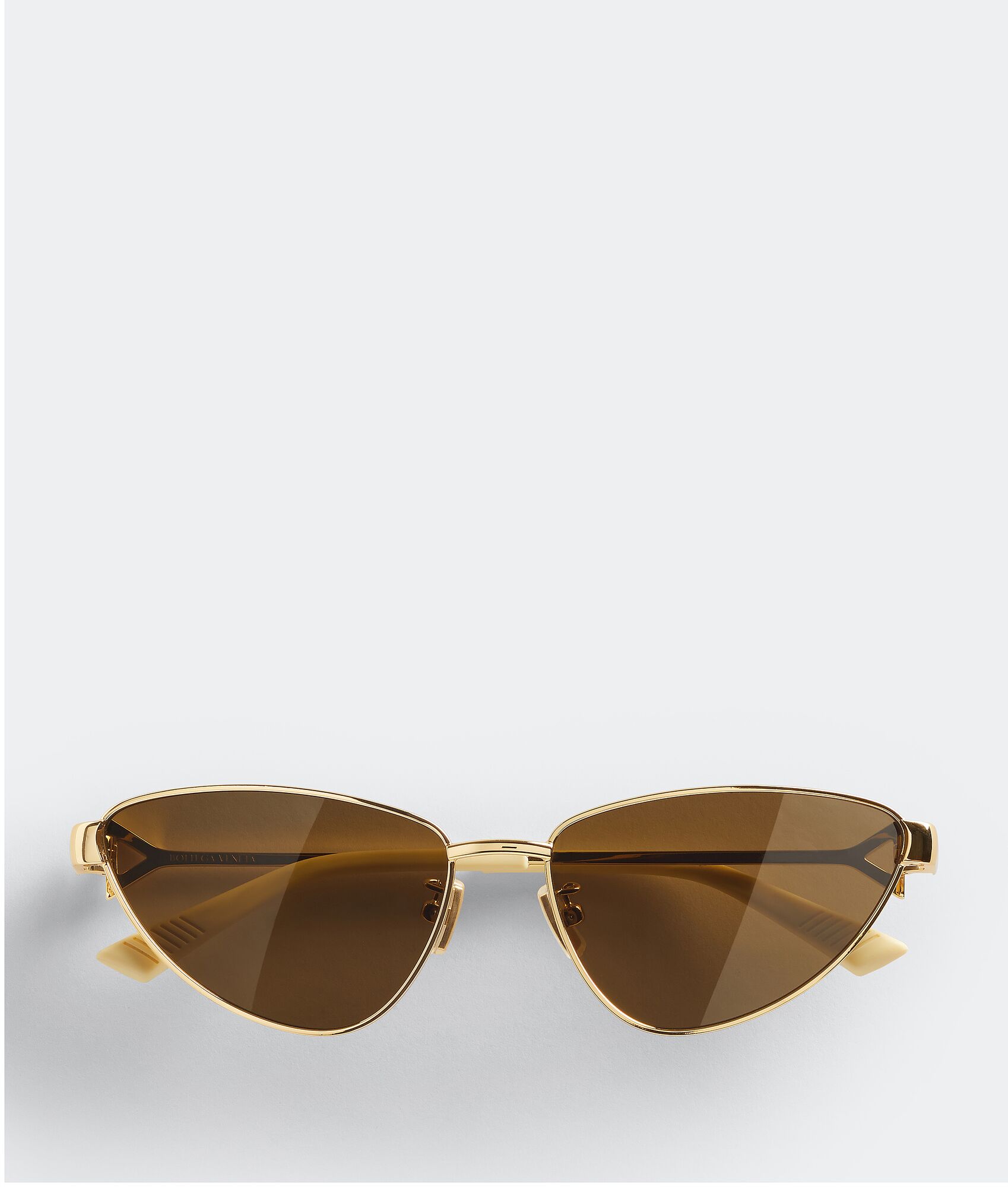 Bottega Veneta® Turn Cat-eye Sunglasses in Gold / Brown. Shop online now.