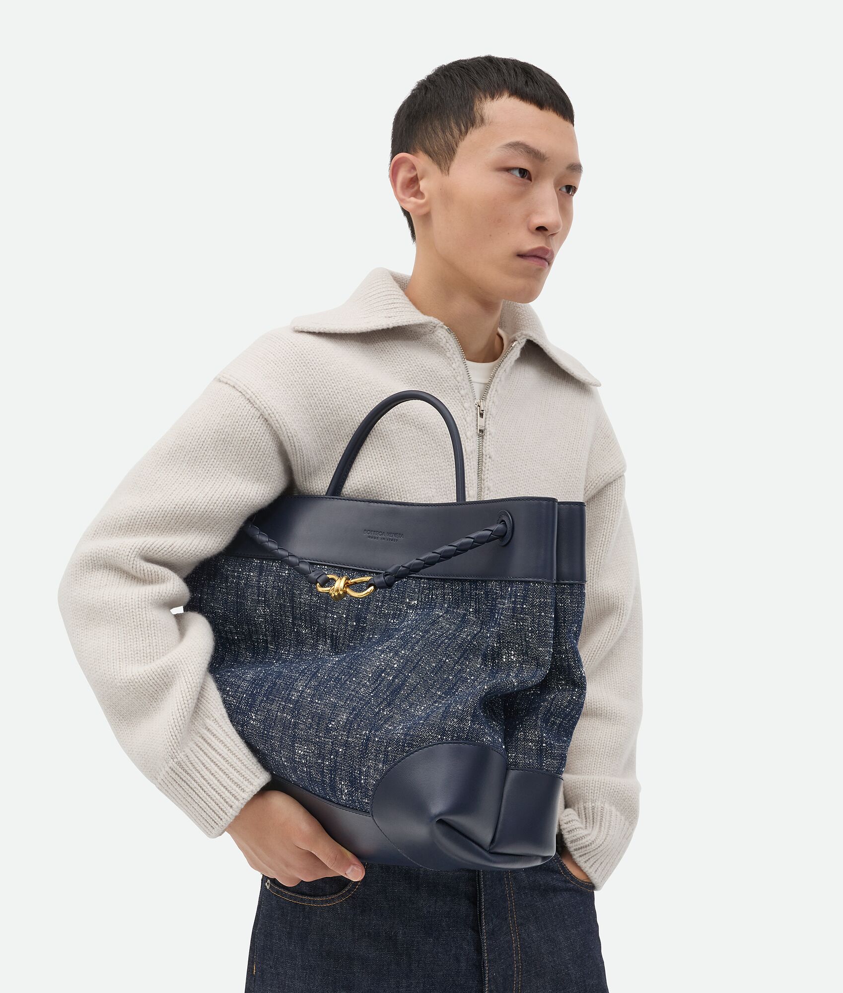 Large Andiamo in NAVY/WHITE/SPACE | Bottega Veneta® US