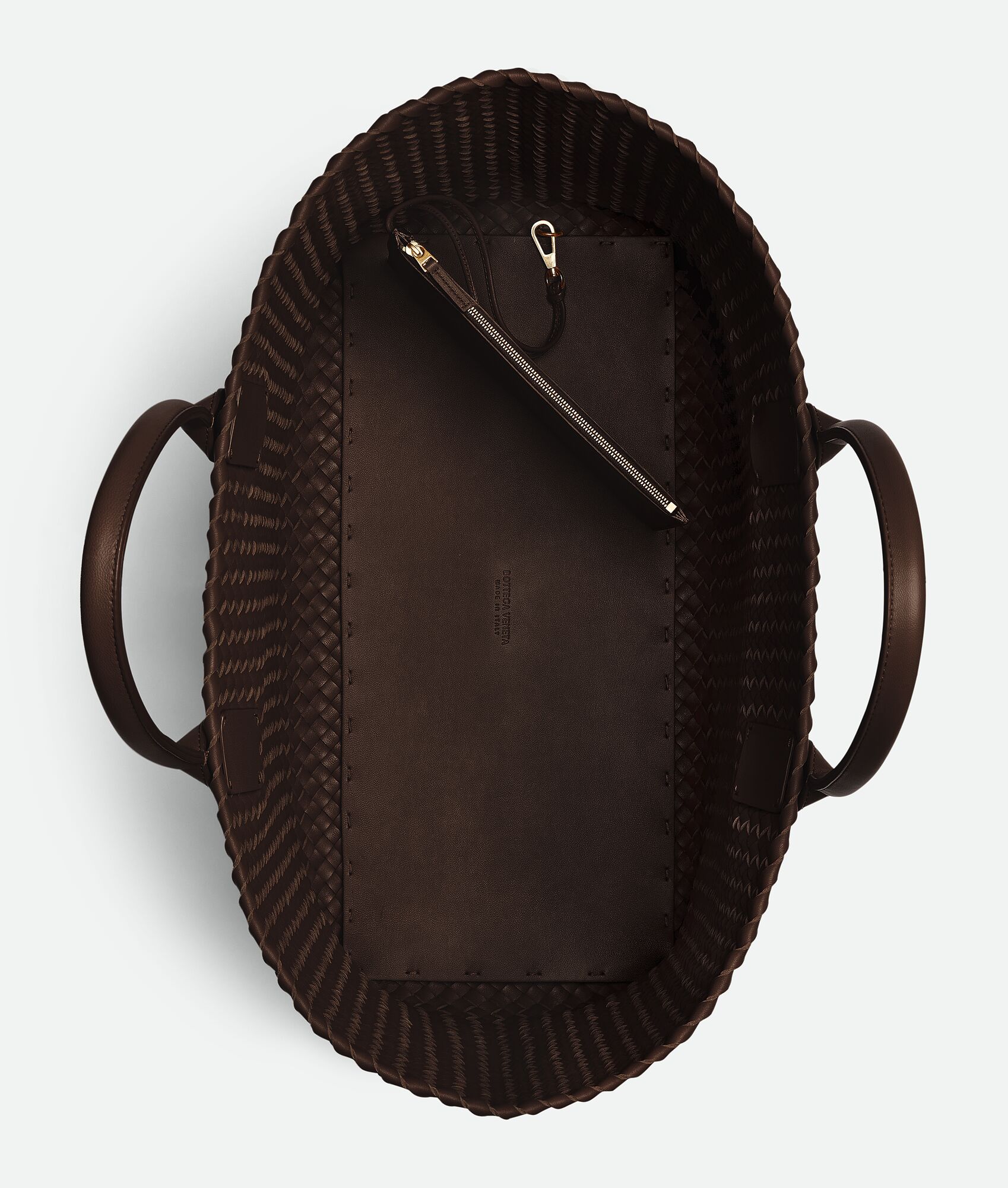 Bottega Veneta® Cabat Grand Format pour Femme en Fondant. Shop online now.