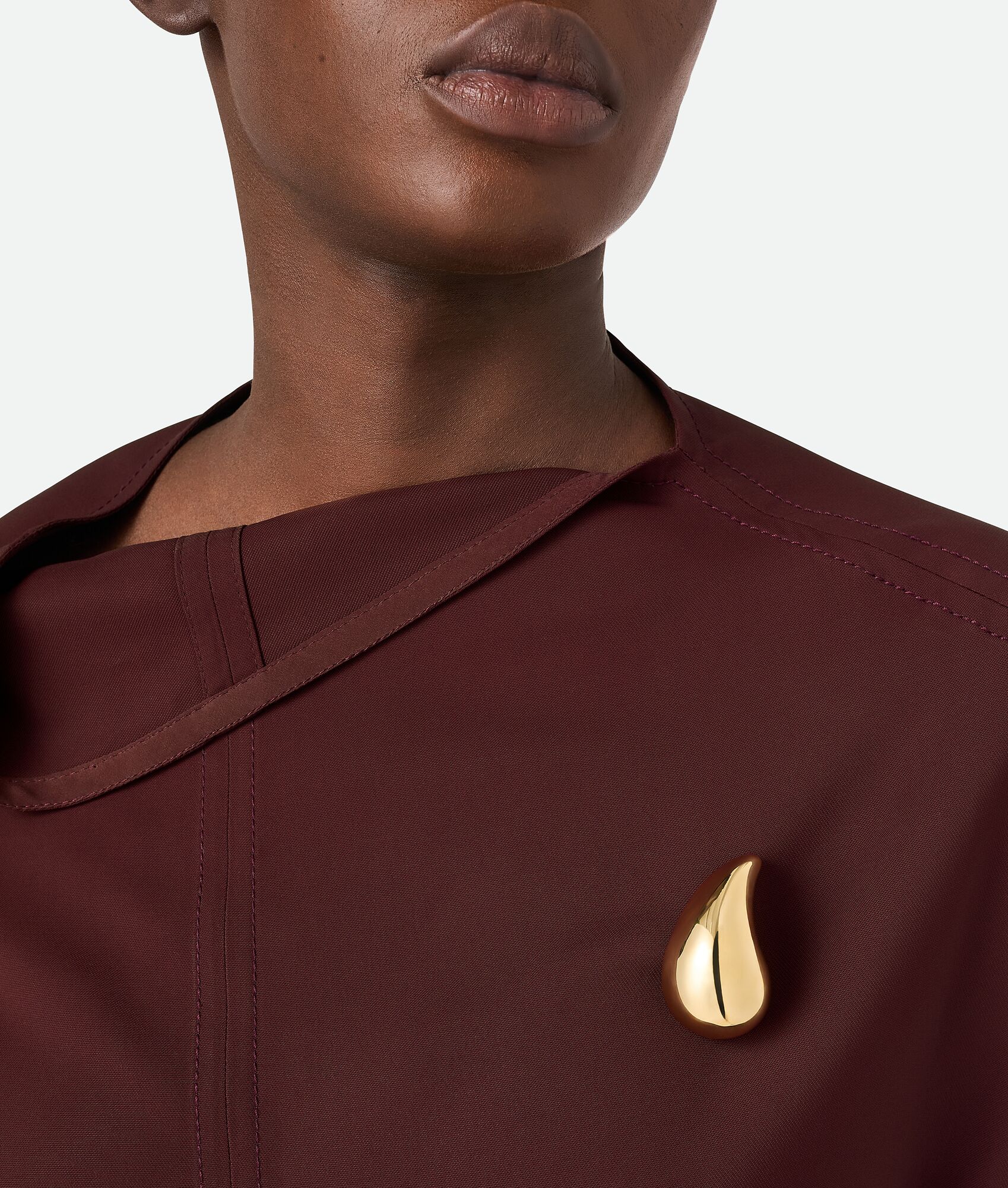 Bottega Veneta® Women's Large Drop Brooch in Yellow gold. Shop online now.
